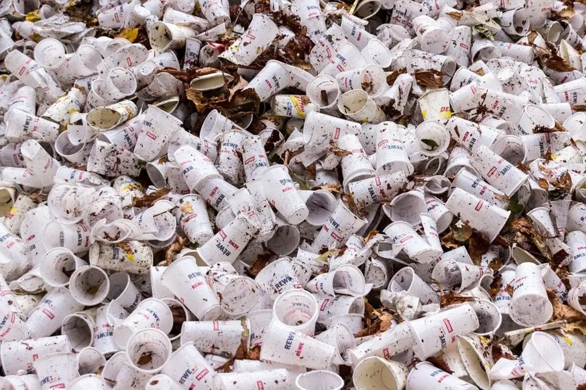 År 2040 kommer mer än en miljard ton plastavfall att vara i miljön