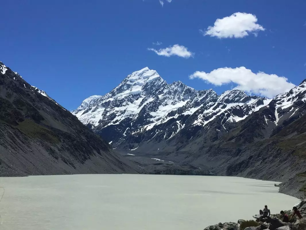 Leqhoa la Glaciers New Zealand le ile la lahleheloa ke 77% ea lilemo tse 400