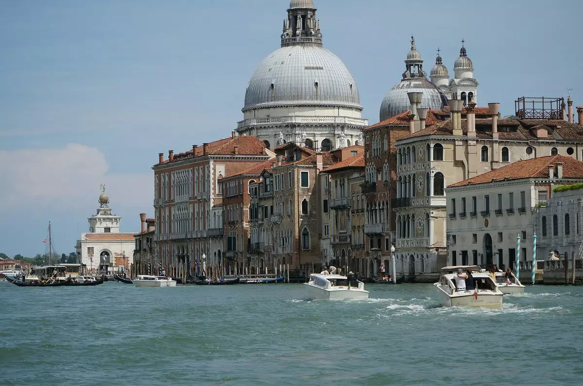 Venedik'e bir örnek olarak hizmet etmek için boğulmak için ver. Turizm ve kültür alanındaki uzmanların ilginç teklifi
