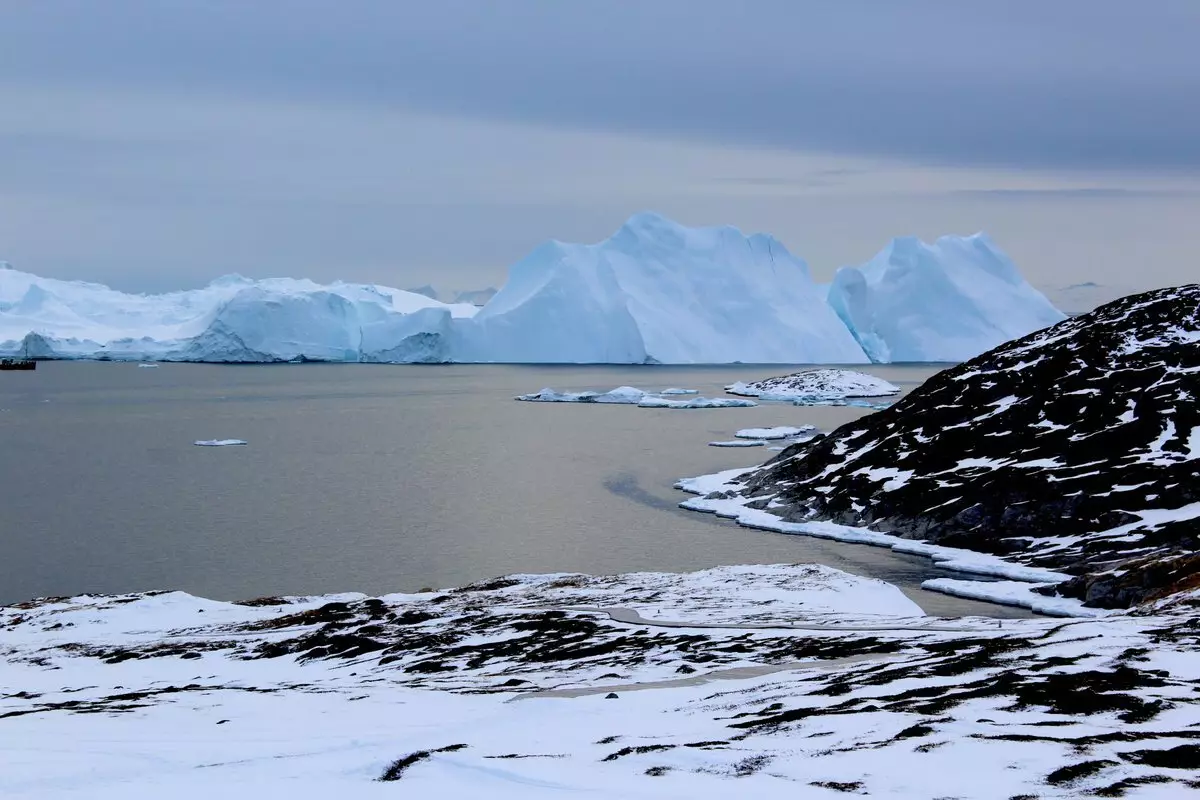 Groenlandiako glaziarrek desagertzen jarraituko dute, baita berotze globala gelditzen bada ere