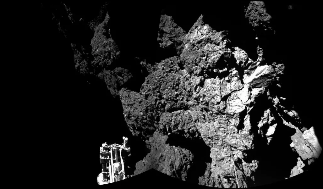 Modul "Fila" je poslal prve fotografije s površine kometa