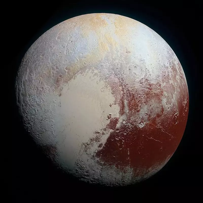 Aya gunung anu ditutupan salju di Pluton, tapi henteu pisan sapertos di Bumi