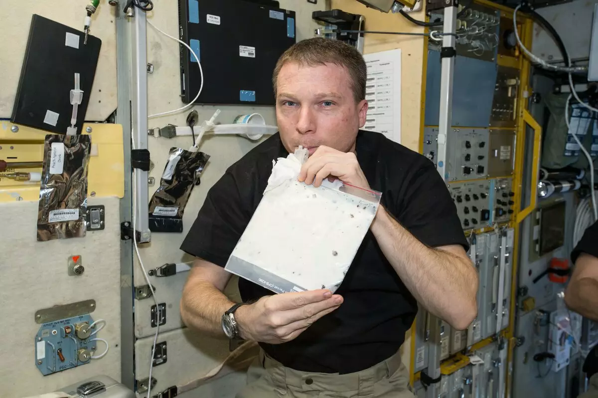 astronautas rusos se niegan a beber agua procedente de la orina