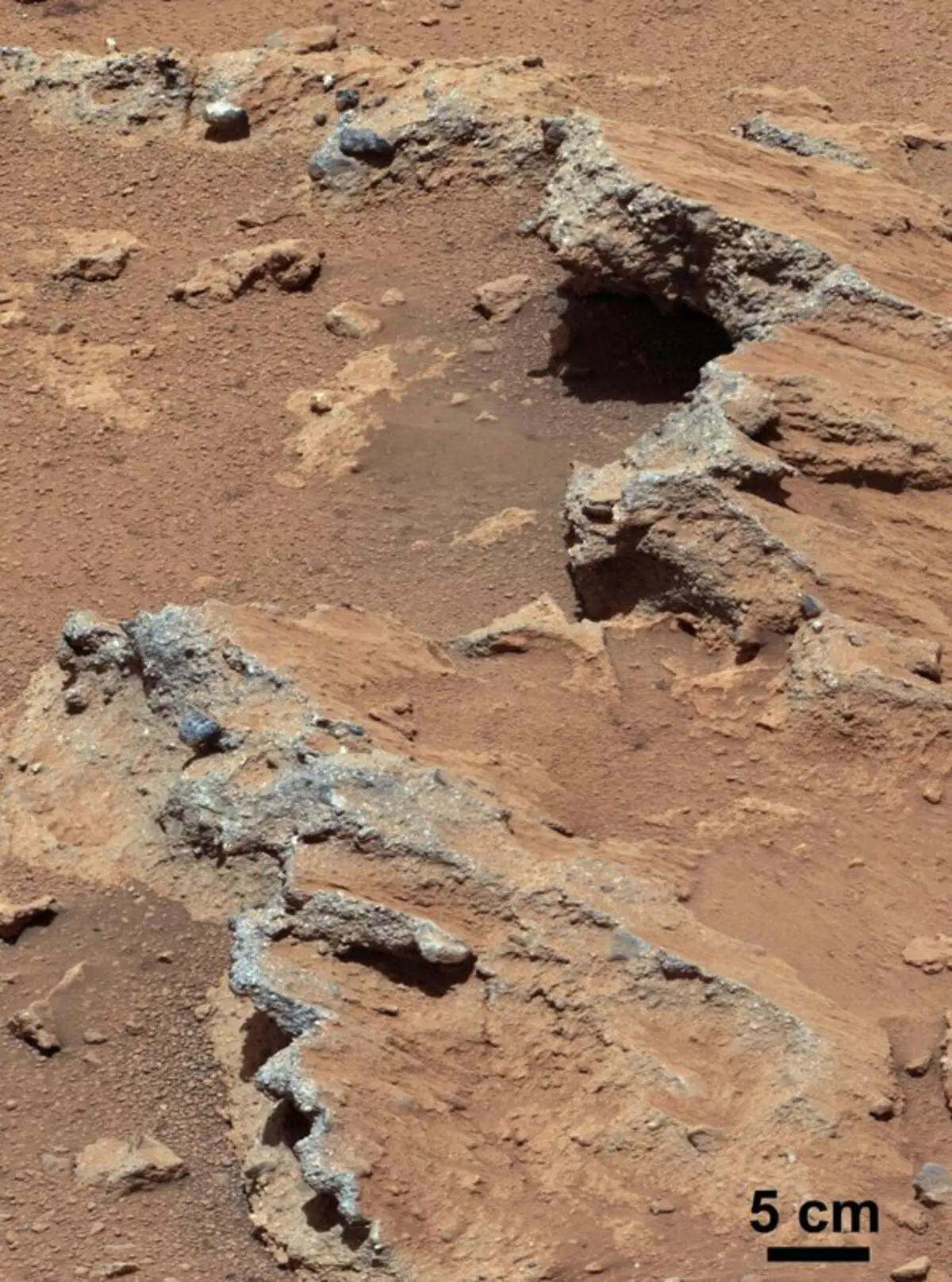 Na Mars našel řeku oblázky