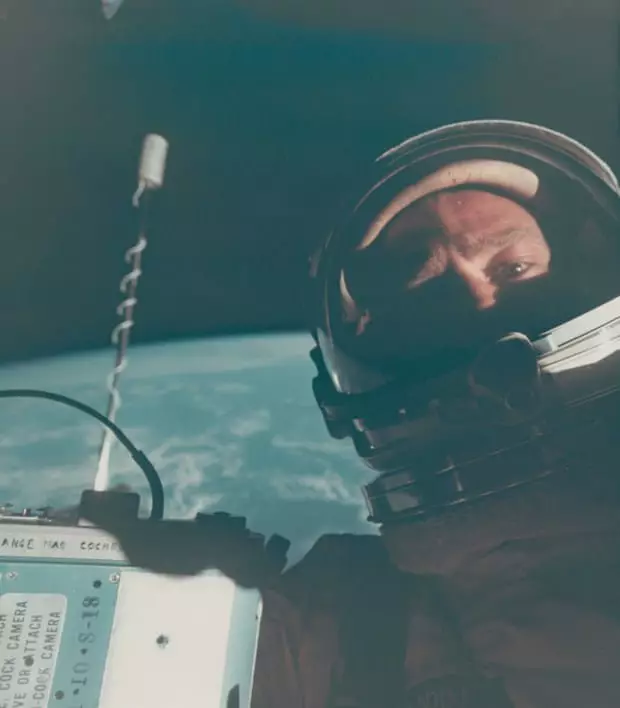 Le premier de l'histoire de Selfie, fabriqué dans l'espace, sera vendu aux enchères