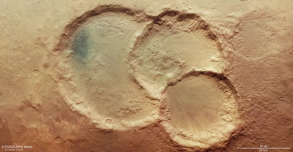 Mars atrado trijų šokų kraterį