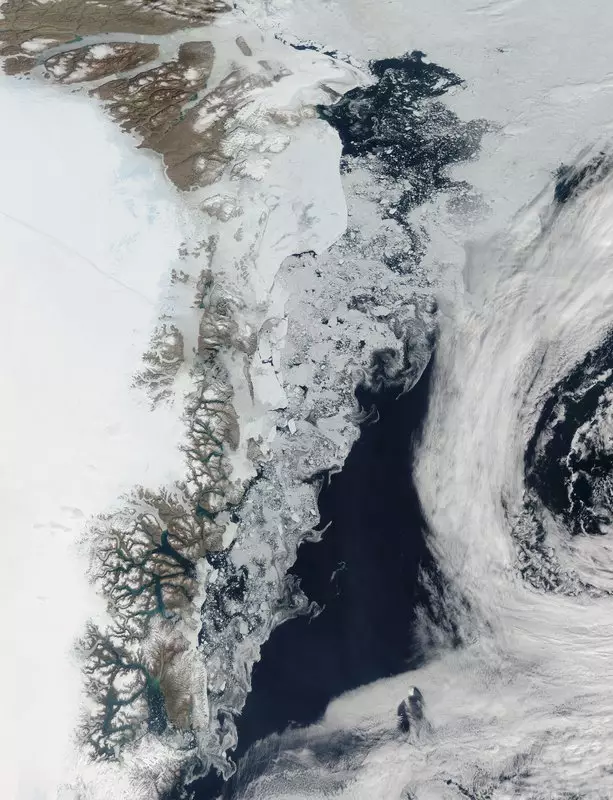 Groenlandiako izotza hamarkada batzuk igaro ondoren desagertu daiteke