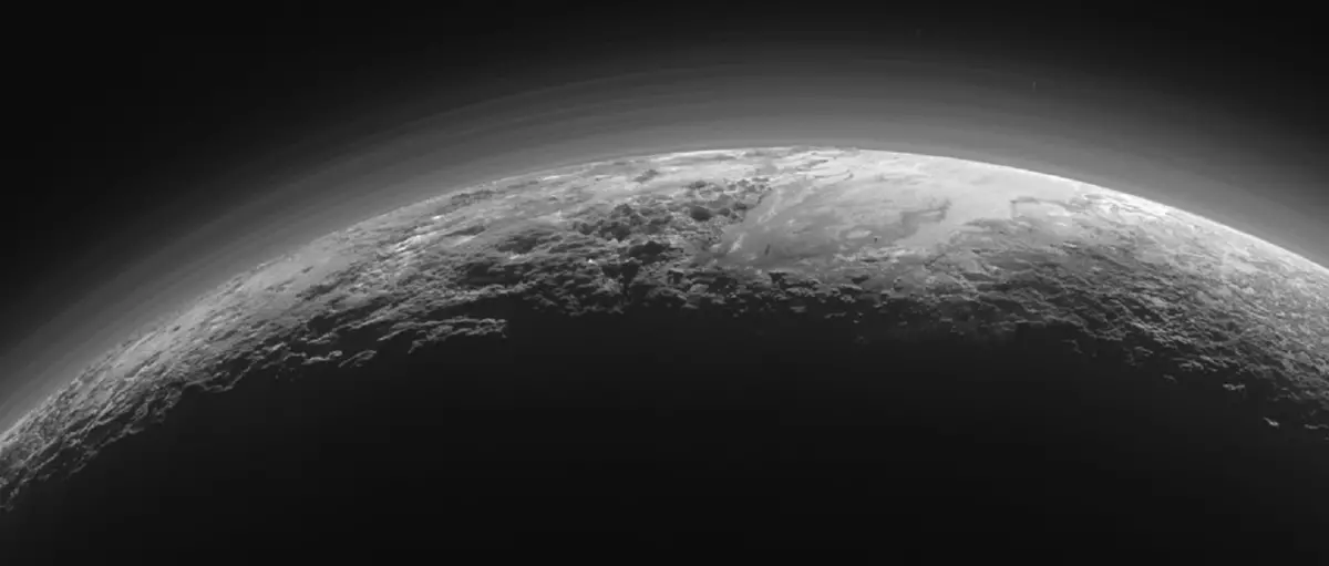 Sunset ar Pluto a lluniau newydd eraill o "New Horizons"
