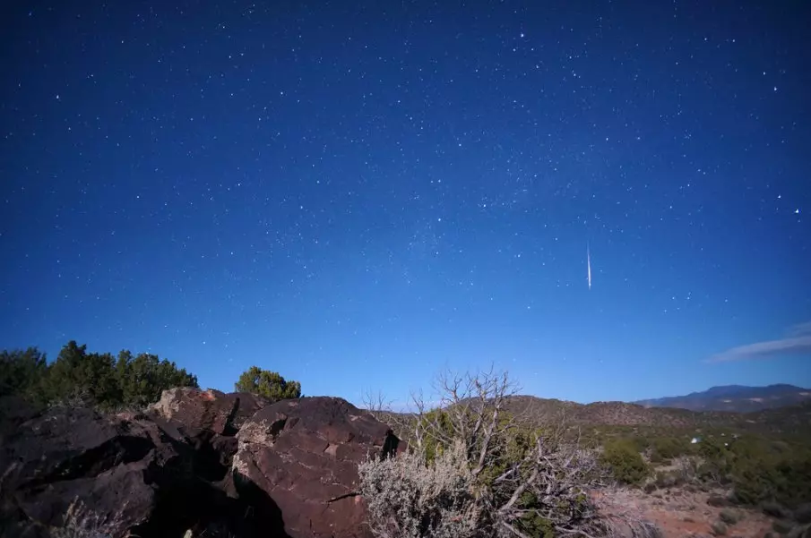 Шаби 22 апрел, шумо метавонед ҷараёни метеори Лиридаро бубинед