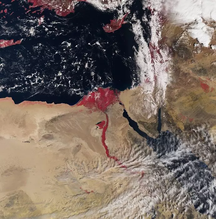 Varför blev Nilen blodig på fotot av satelliten?