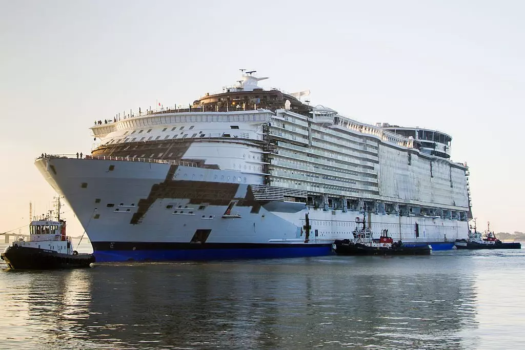 Dünyanın en büyük astar ilk cruise için hazır