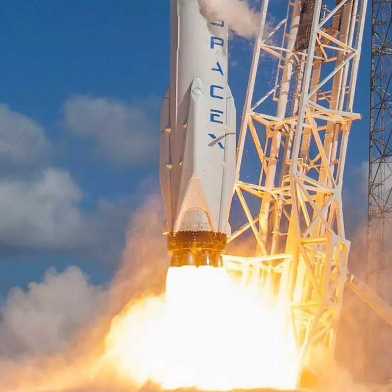 SpaceX بوشلۇقنى تارقىتىش ئۈچۈن ئالەم بوشلۇقىدا بازارغا سېلىنىدۇ