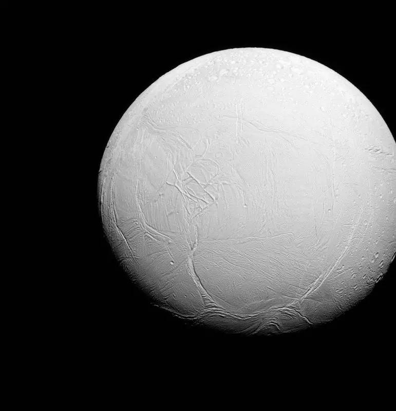 Устройството "Касини" ще разгледа вода на спътник на Сатурн