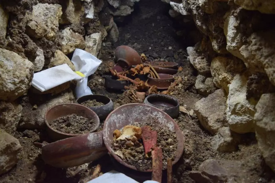 พบหลุมฝังศพที่เก่าแก่ที่สุดของผู้ปกครองมายา