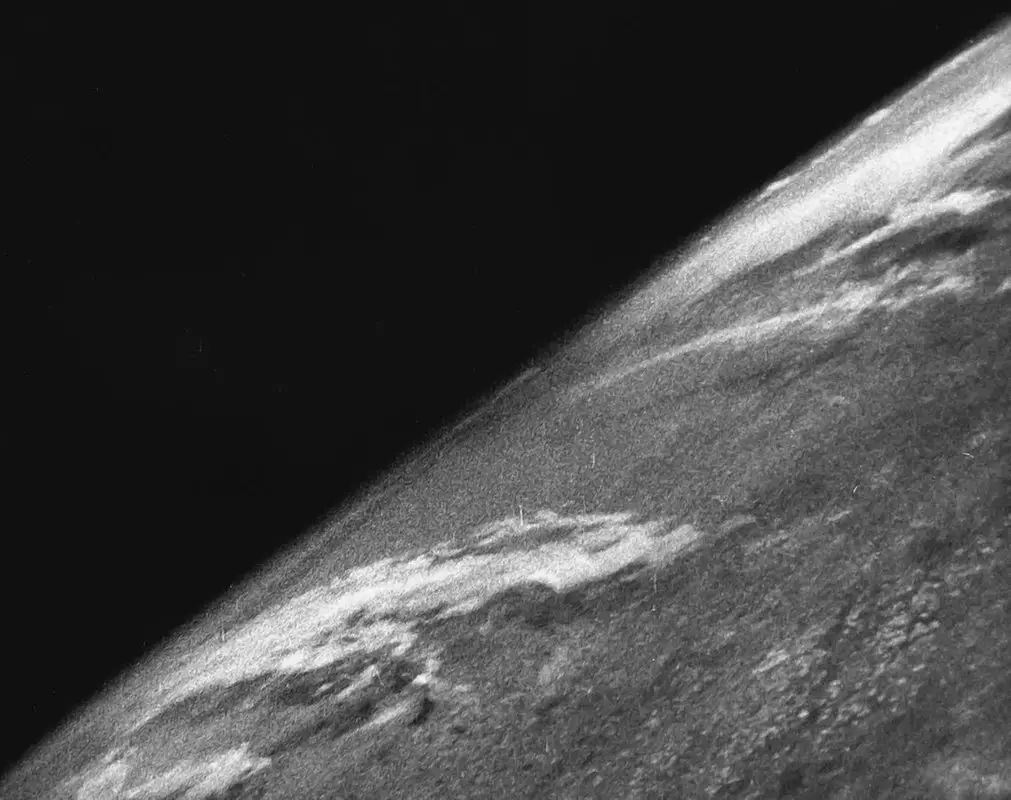 70 Jahre altes Bild der Erde von Cosmos