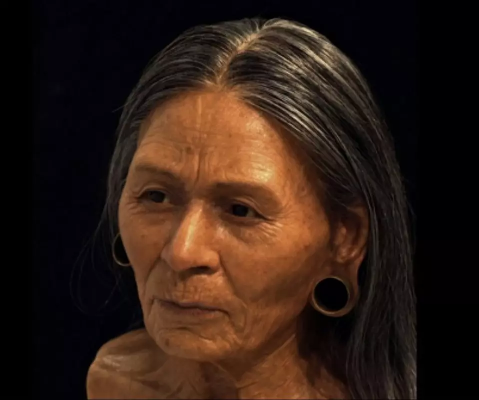 古代ペルークイーンの再構築顔：ビデオ