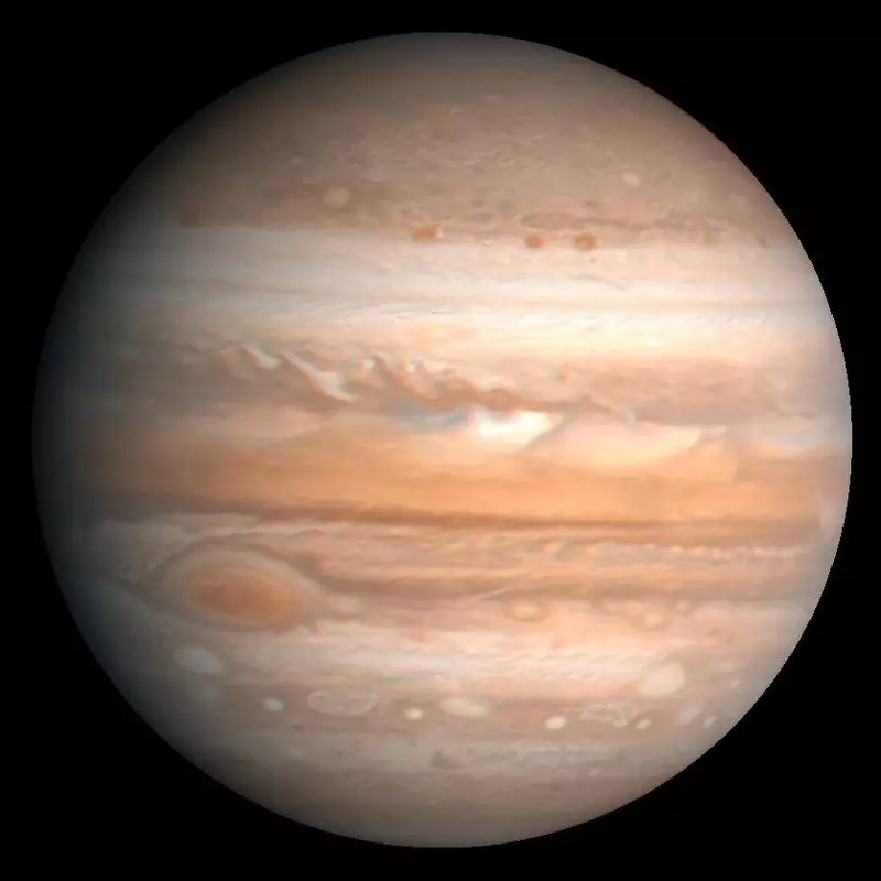 Jupiter 및 4 월의 다른 천문학적 사건의 대결