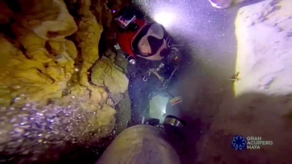 세계에서 가장 큰 수중 동굴에서 새로운 발견