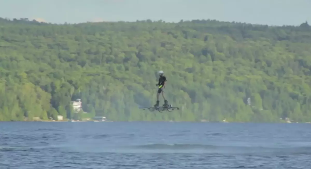 Video: il canadese ha volato 276 metri sopra l'acqua sul hoverboard