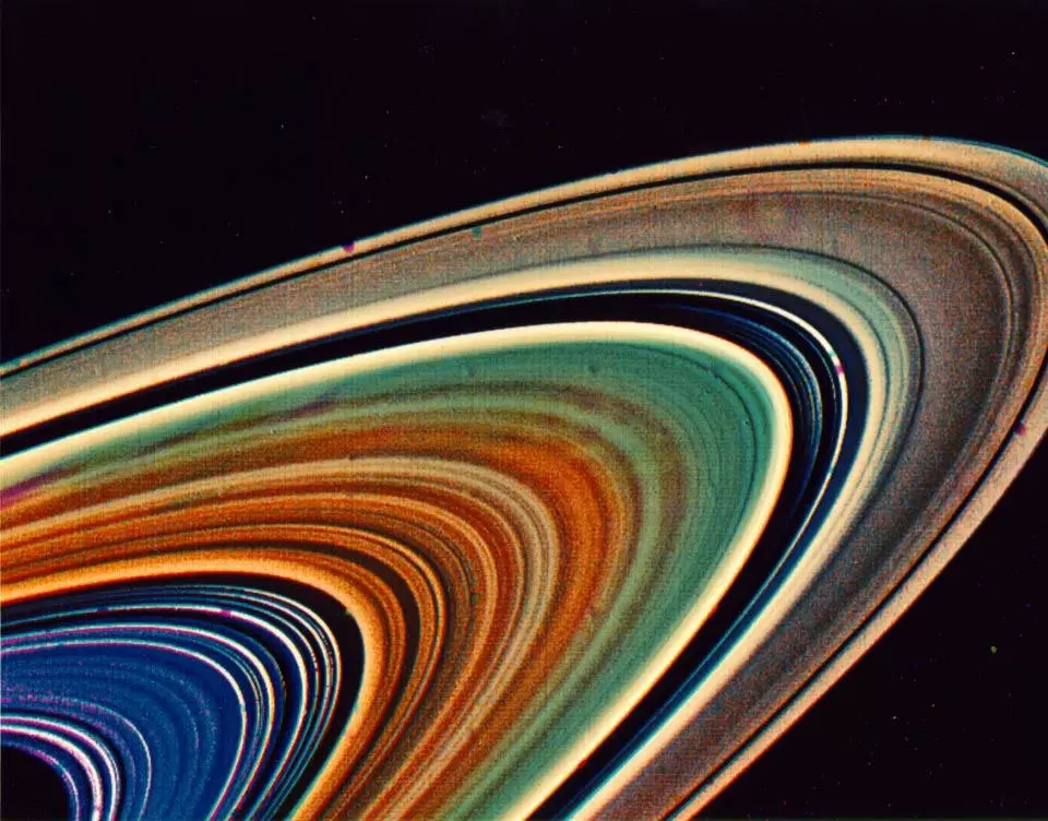 Wannear kin Saturnus ringen sjoen wurde yn in amateur teleskoop? 20898_2