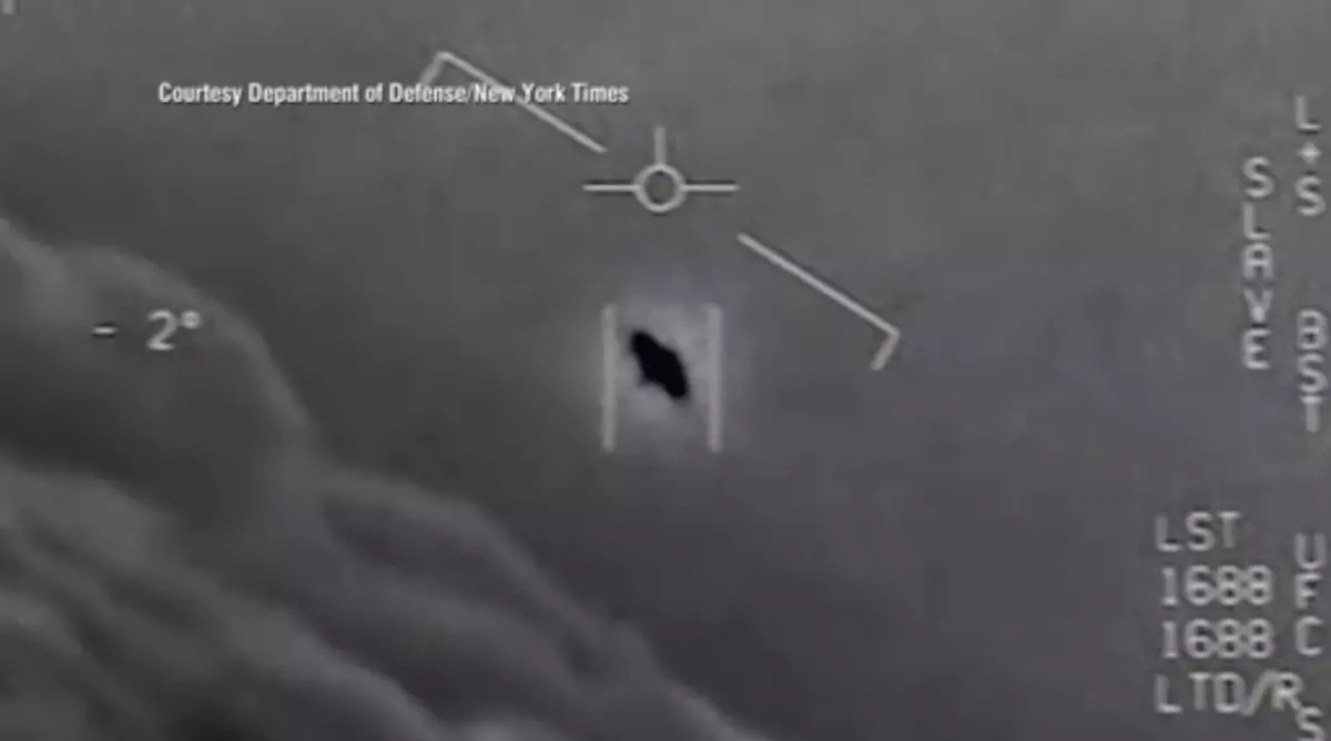 Amerikan pilotu UFO ile bir toplantı ile ilgili yorumlar: video