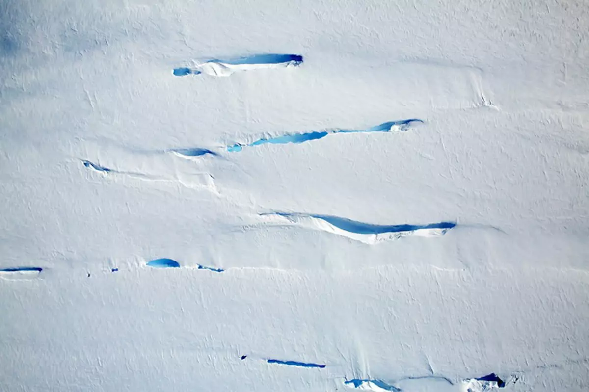 How to move ice in Antarctica: photo