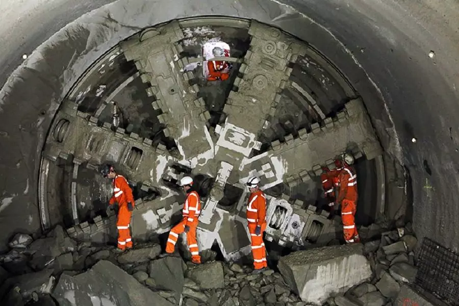 Az Ilon Mask a Los Angeles-i nagysebességű alagút fotót mutatott