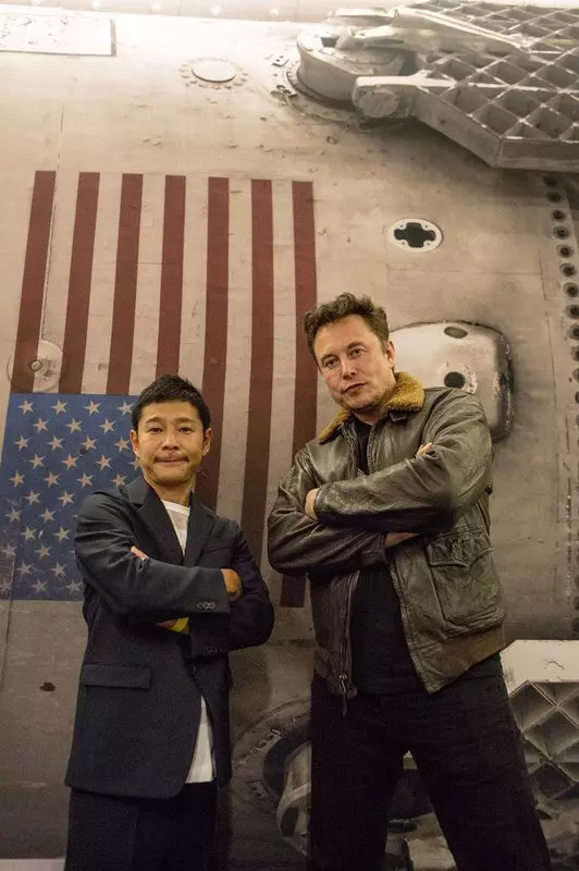 Хто стане першым турыстам SpaceX на месяцовай арбіце?