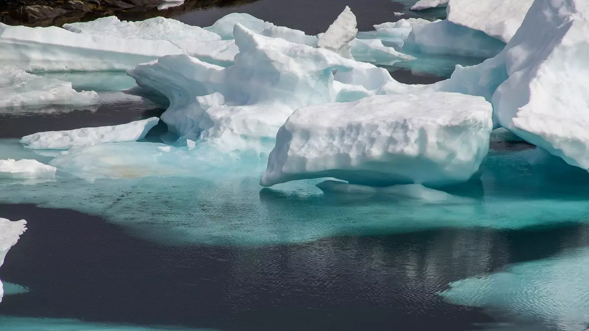 氷の溶融無料の水銀の何千ものトン