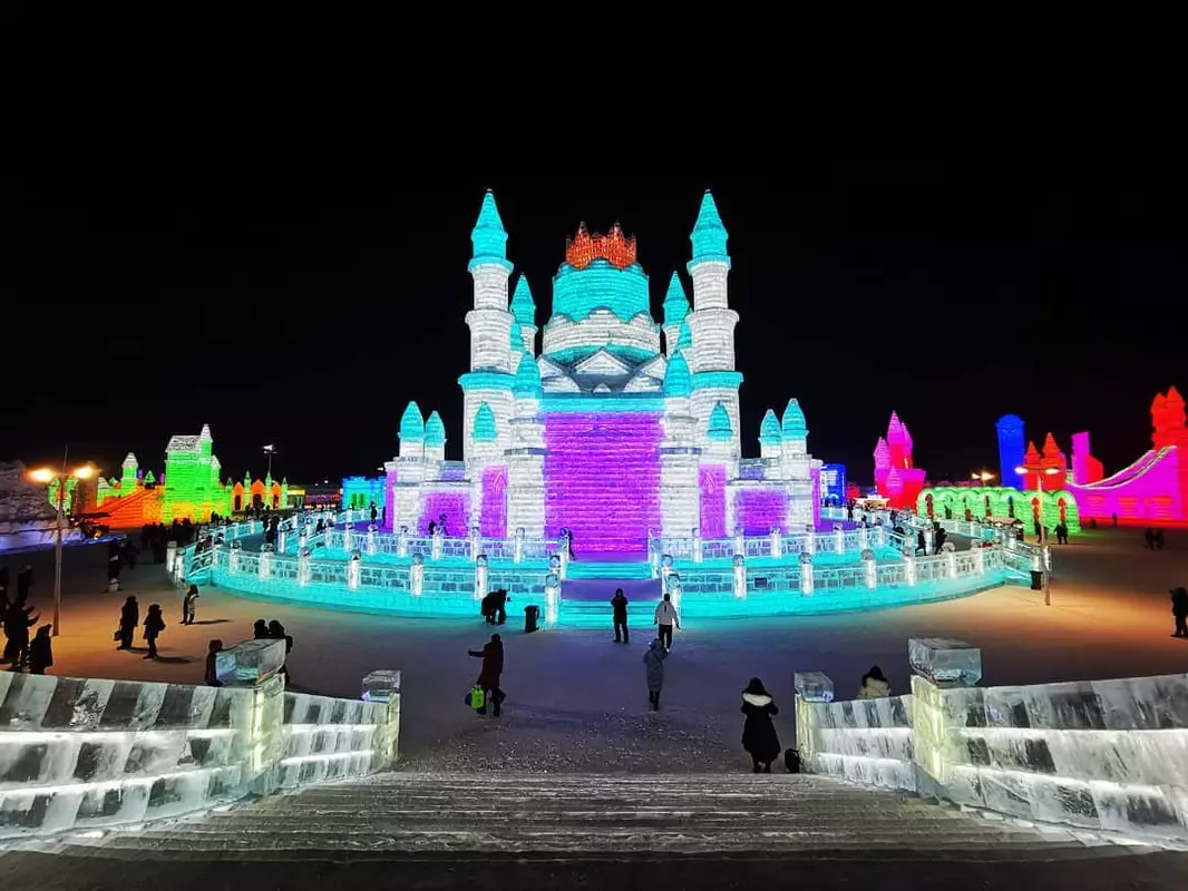 Snie en iisfestival yn Harbin: Main winterferhaal planeet