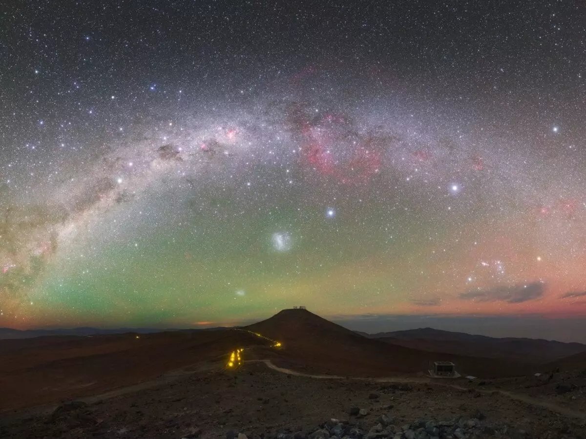 Milky Way mu mawonekedwe a Chipilala kuti: Best Photos