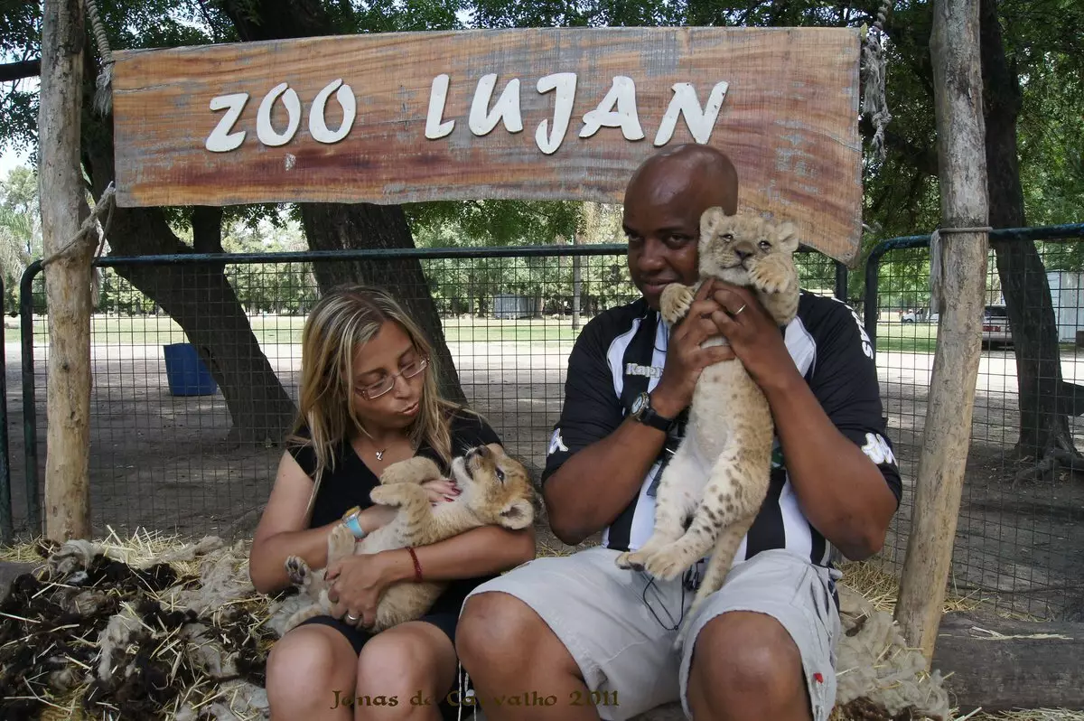 Five unusual world zoos