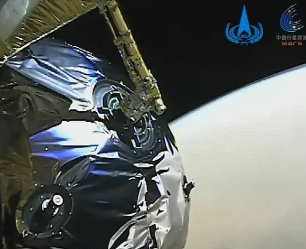 Gipadala sa Spacecraft Spacecraft ang una nga video gikan sa orbit sa Mars