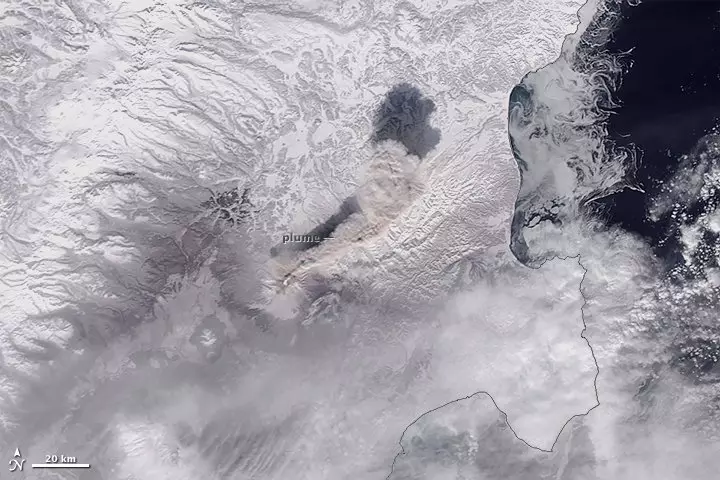 Erupcja wulkanu na zdjęciach NASA