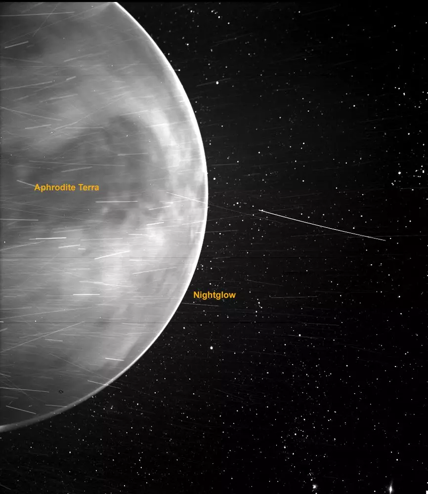 Sunny Prote Parker သည် Venus ၏ဓာတ်ပုံကိုရိုက်ယူပြီးသူမ၏လေထုကိုကြည့်ရှုသည်