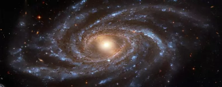 "ฮับเบิล" ถ่ายภาพกาแลคซียืดเป็นเวลา 200,000 ปีแสง