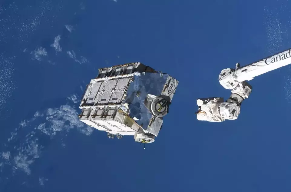 ISS huet e Rekordbatsch vu Dreck erofgeholl