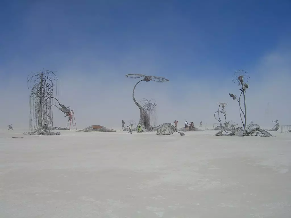 Burning Man: Main dife montre nan mond lan