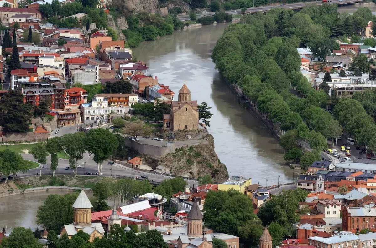 Žmonės ir žvėrys Tbilisis nukentėjo nuo potvynių