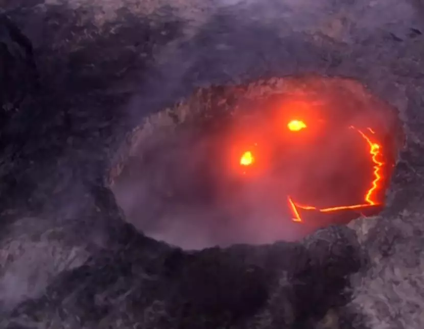 Hawaiiaanse vulkaan glimlacht: video