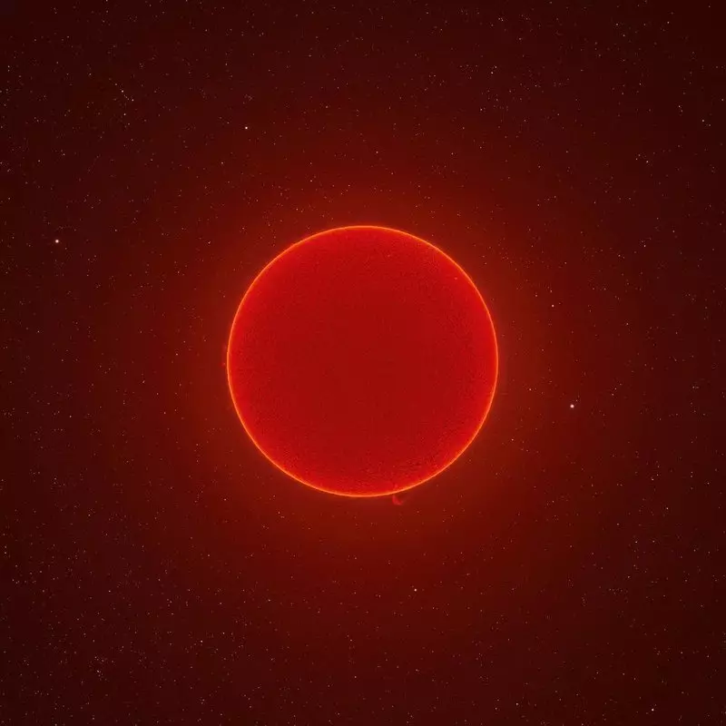Зірніце на дзіўна выразны фота Сонца, складзенае з за 100 000 здымкаў