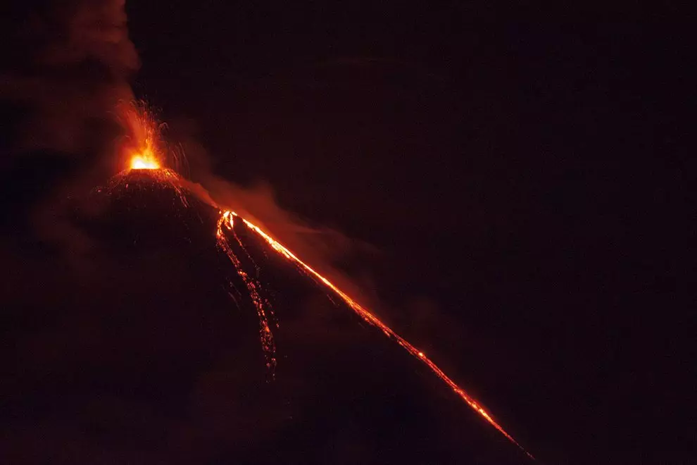 The simultaneous eruption of volcanoes in Kamchatka
