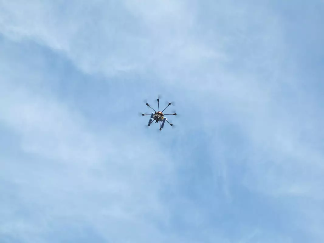 Drone hegazkin batean erori zen: Zergatik behar duzu erregistroa?