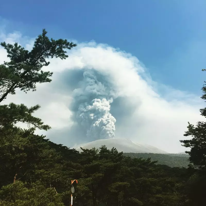 התעוררות של הר הגעש היפני: תמונה ווידאו