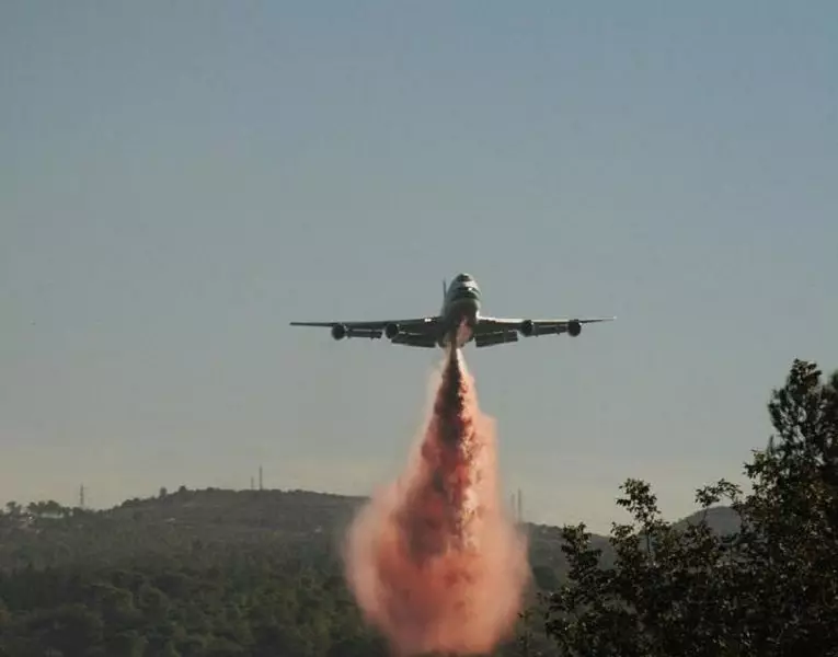 Fireplane terbesar di dunia pergi ke tugas