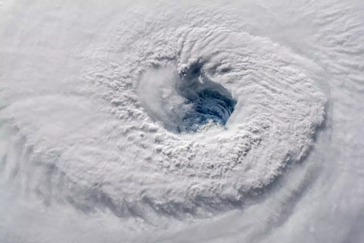 "آمريڪا، محتاط رهو": طاقتور طوفان "فلورنس" آمريڪا جي ويجهو اچي رهي آهي
