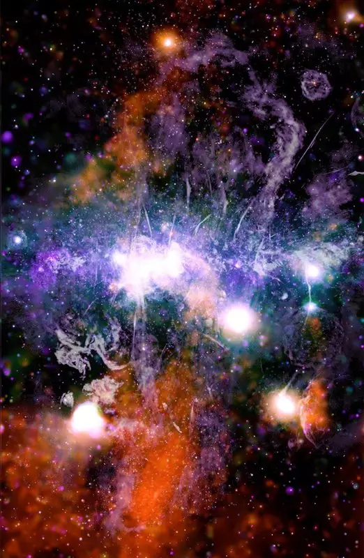 天文学家看着银河系的中心：迷人的照片
