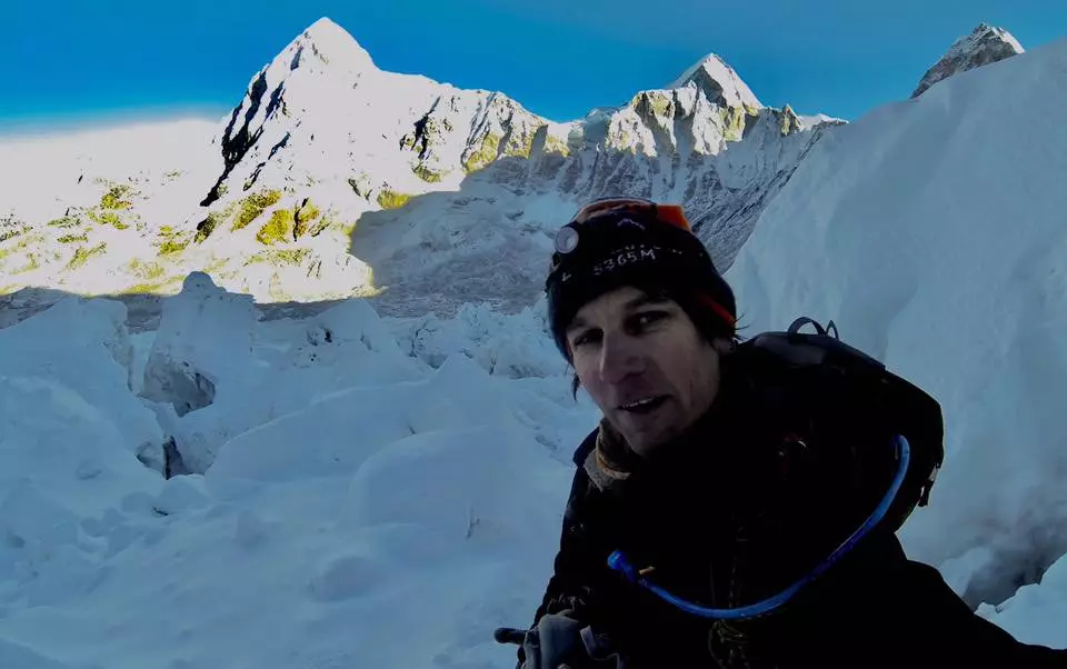 Everest hakynda Alpinistler tutup