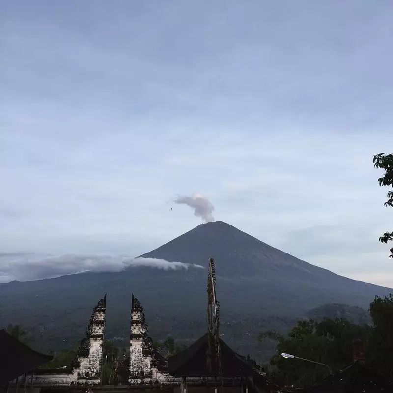 Angung Vulcano waard wekker op Bali: Foto en fideo