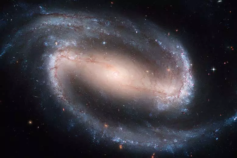 La materia oscura rallenta la rotazione della Via Lattea